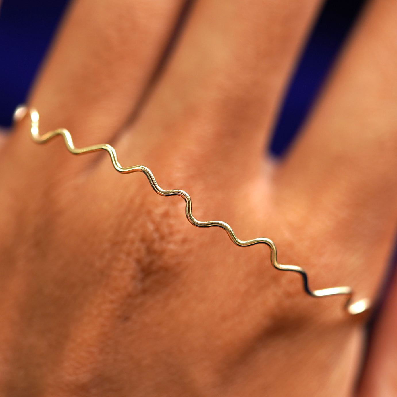 Automic Gold Wave Bangle | Minimalist Sustainable Fine Jewelry