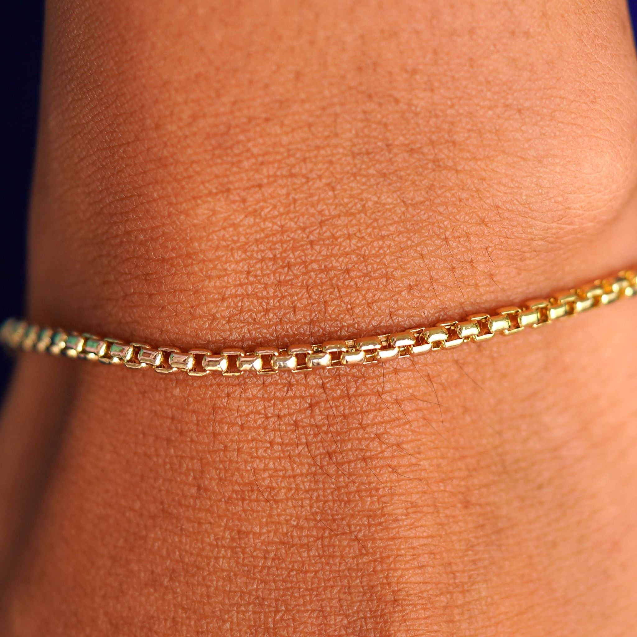 Automic Gold Round Box Bracelet | Minimalist Sustainable Fine Jewelry