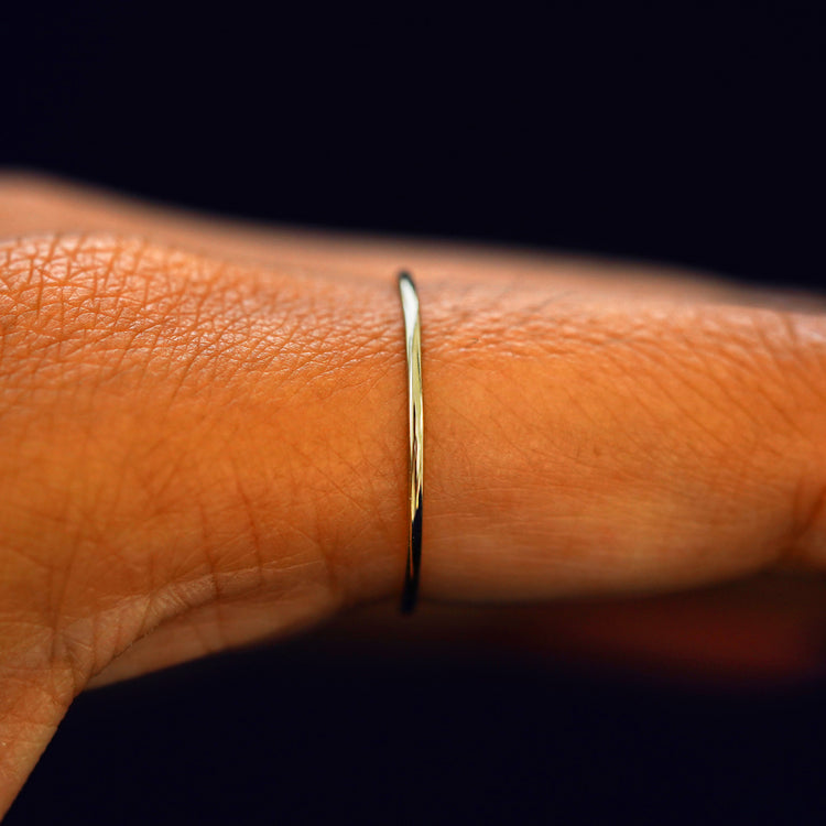 Automic Gold Line Ring | Minimal, Sustainable Fine Jewelry