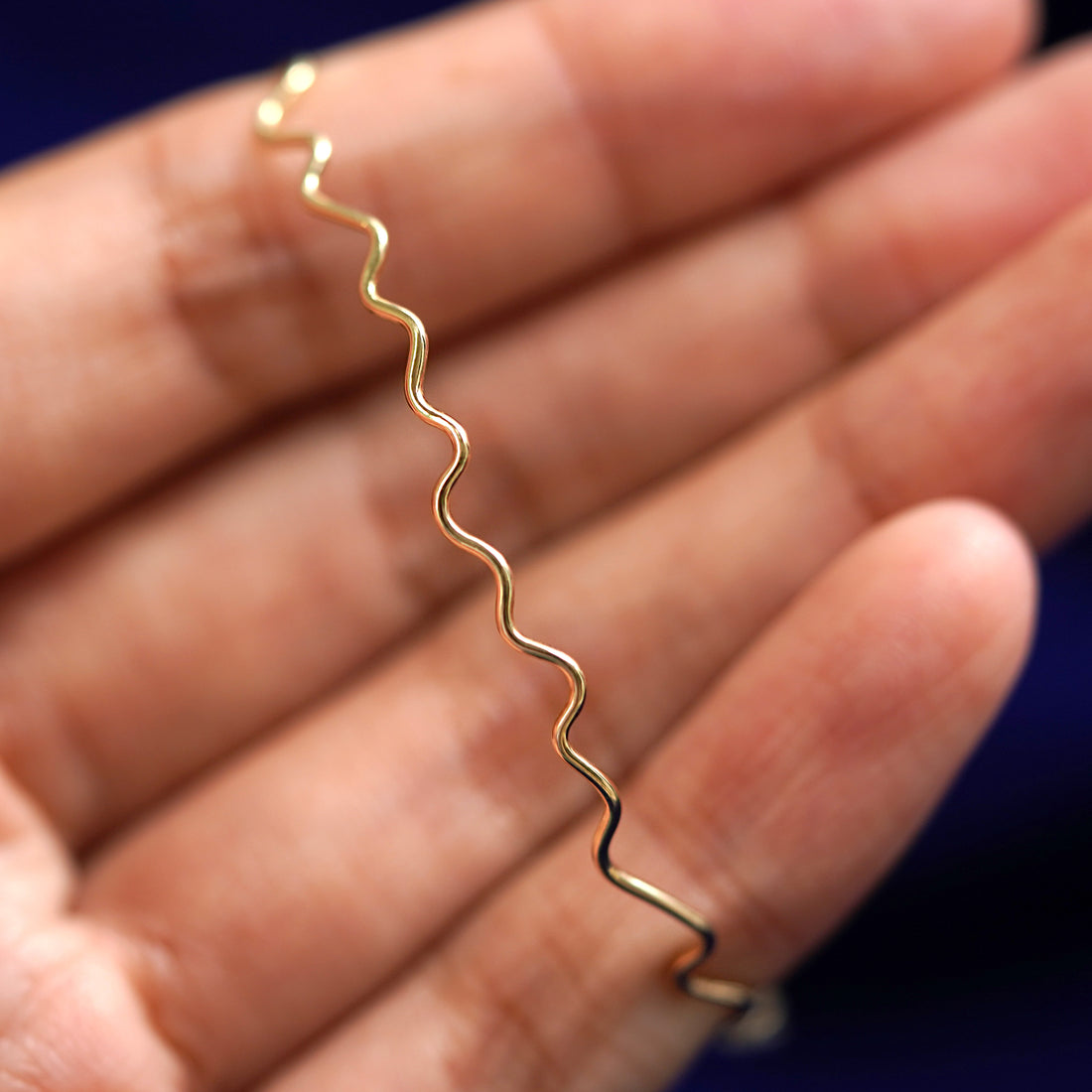 Automic Gold Wave Bangle | Minimalist Sustainable Fine Jewelry